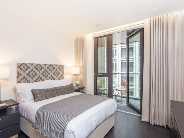 Apartment at Ponton Road, Greater London