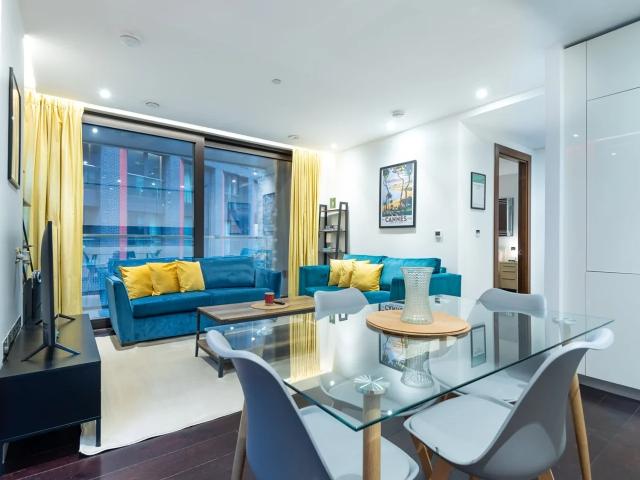 Apartment at Ponton Road, Greater London