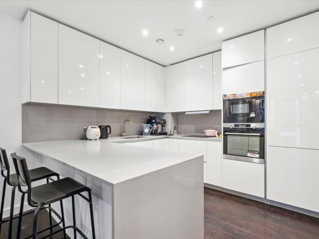 Apartment at Ponton Road, Greater London