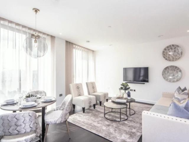 Apartment at Ponton Road, Greater London