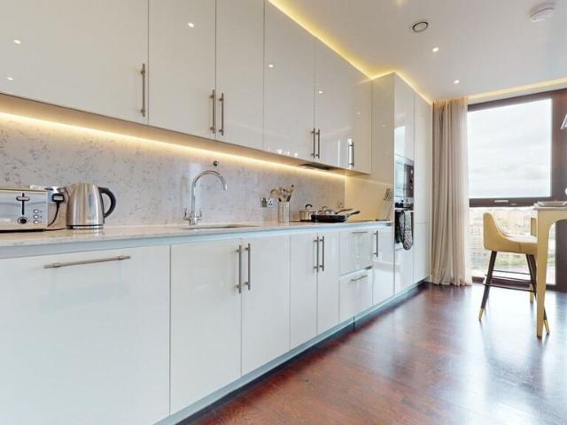 Apartment at Ponton Road, Greater London
