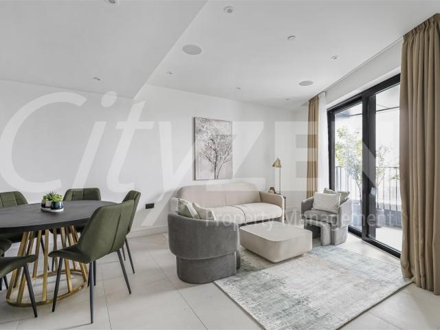 Apartment at Ponton Road, Greater London