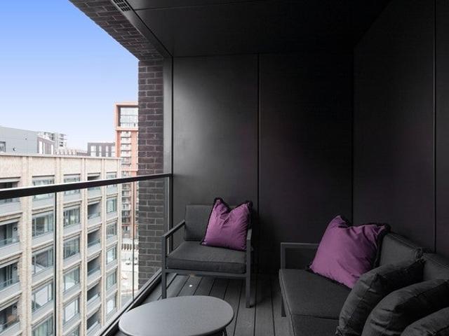 Apartment at Ponton Road, Greater London