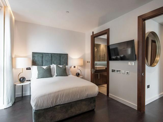 Apartment at Ponton Road, Greater London