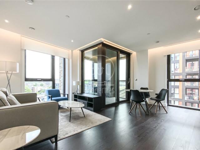 Apartment at Ponton Road, Greater London