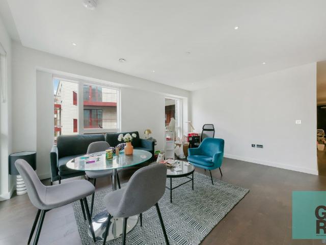 Apartment at Ponton Road, Greater London