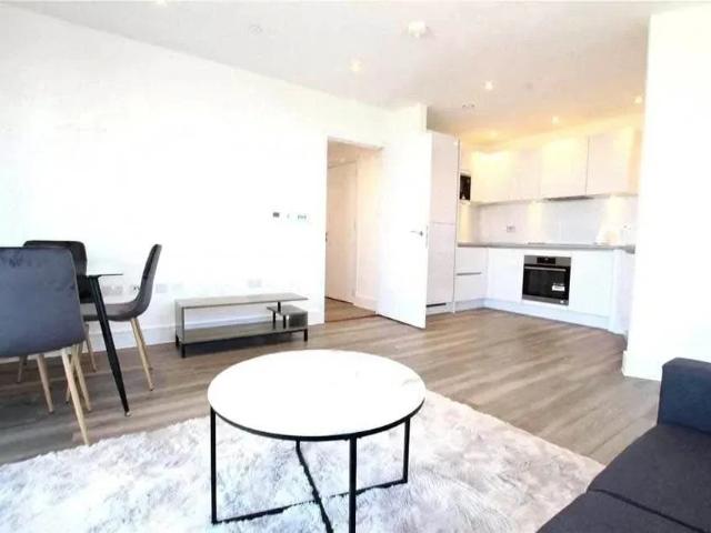 Apartment at Ponton Road, Greater London