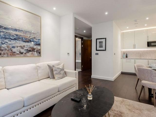 Apartment at Ponton Road, Greater London