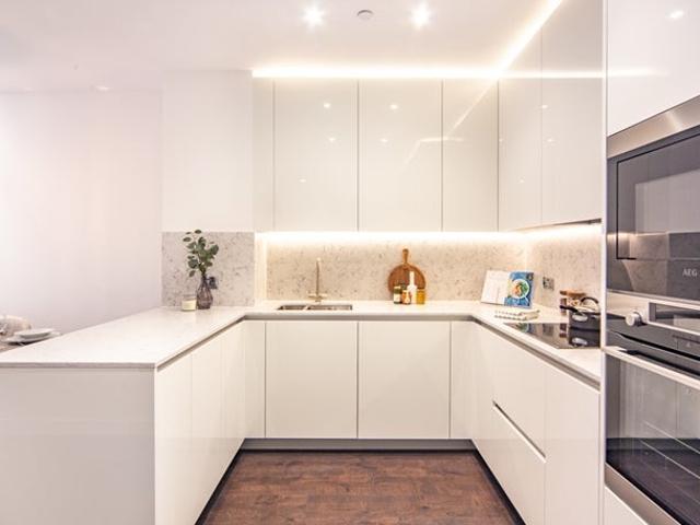 Apartment at Ponton Road, Greater London