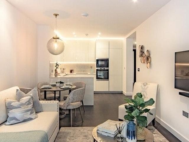 Apartment at Ponton Road, Greater London