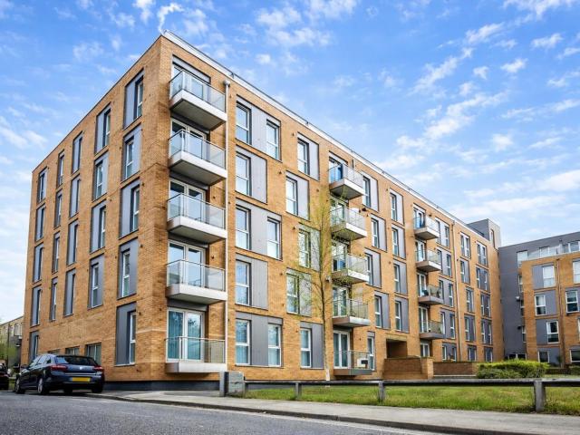 Apartment at Pontes Avenue, Greater London