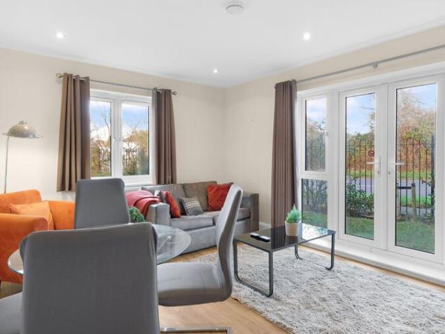 Apartment at Poole Lane, Borough of Spelthorne