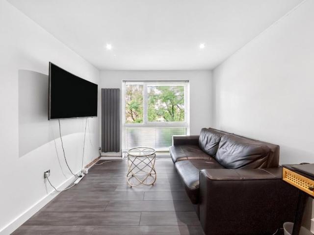 Apartment at Poplar Grove, Greater London