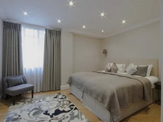 Apartment at Bayswater Road, City of Westminster