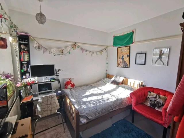 Apartment at Porchester Close, Greater London
