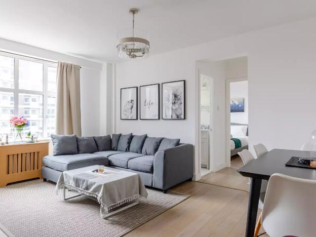 Apartment at Porchester Place, City of Westminster