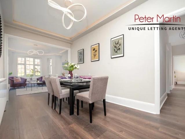 Apartment at Portsdown Mews, Greater London