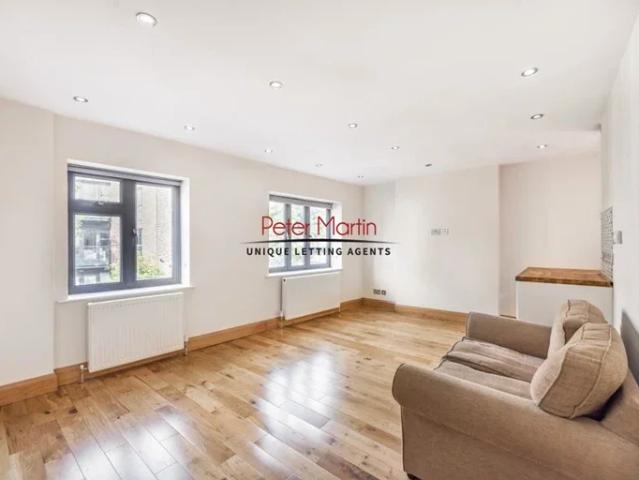 Apartment at Portsdown Mews, Greater London
