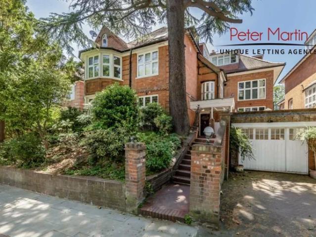 Apartment at Portsdown Mews, Greater London