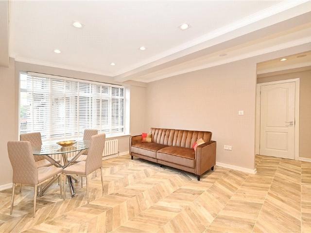 Apartment at Portsea Place, City of Westminster