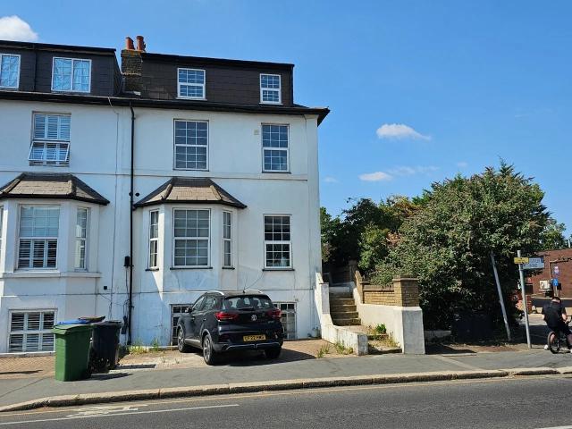 Apartment at Portsmouth Road, Elmbridge