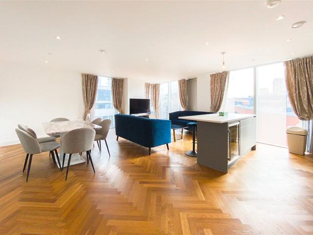 Apartment at path in front of deansgate sq, Manchester