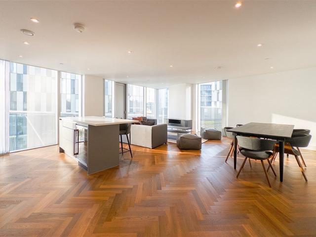 Apartment at path in front of deansgate sq, Manchester