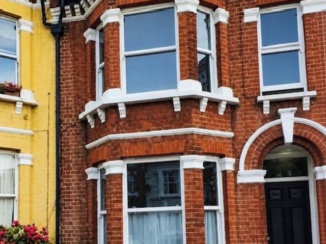 Apartment at Pathfield Road, Greater London