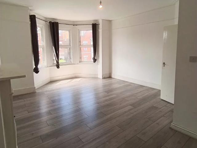 Apartment at Pathfield Road, Greater London