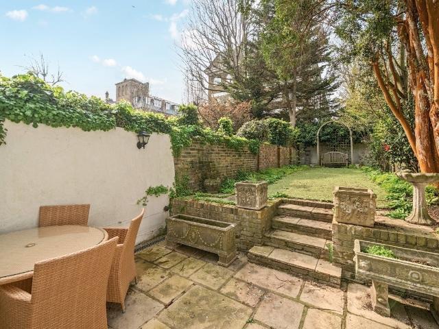 Apartment at Paultons Square, Greater London