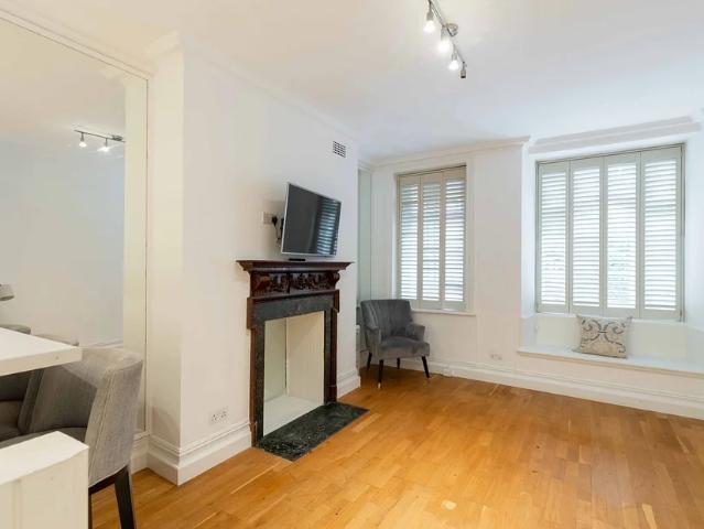 Apartment at Pavilion Road, Greater London