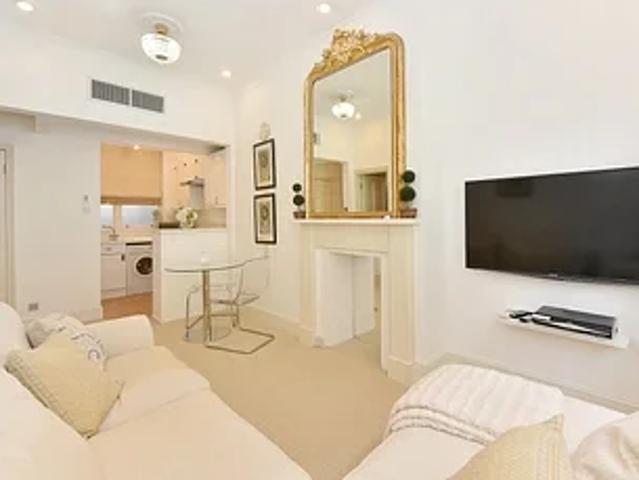 Apartment at Pavilion Road, Greater London