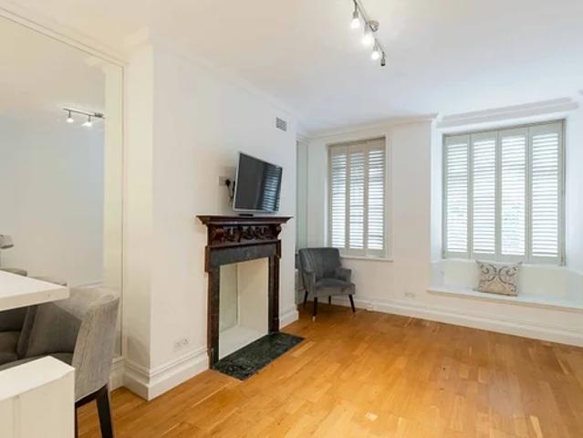 Apartment at Pavilion Road, Greater London