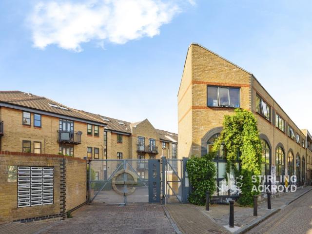 Apartment at Padbury Court, Greater London