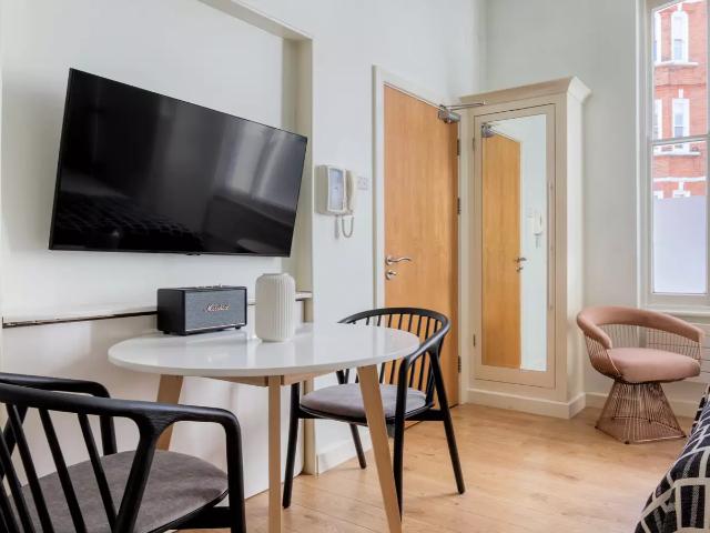 Apartment at Paddington Street, City of Westminster