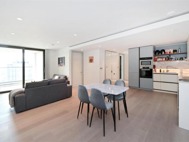 Apartment at Palace Court, City of Westminster