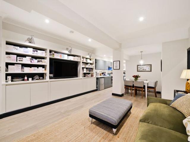 Apartment at Leinster Square, City of Westminster