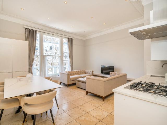 Apartment at Palace Gardens Terrace, Greater London