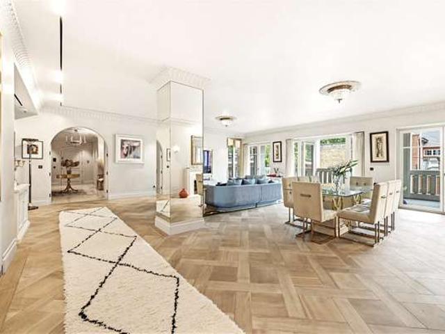 Apartment at Palace Green, Greater London