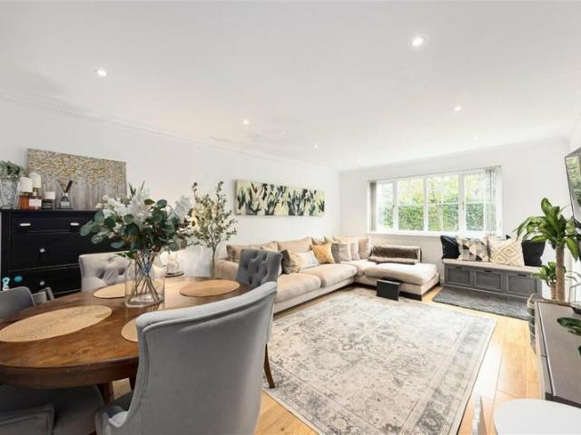 Apartment at Pampisford Road, Greater London