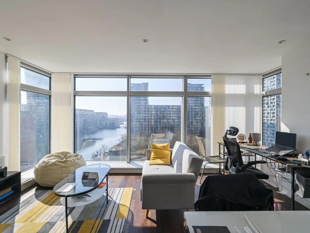 Apartment at Pan Peninsula Square, Greater London