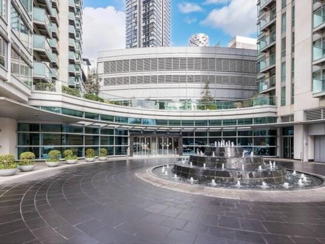 Apartment at Pan Peninsula Square, Greater London