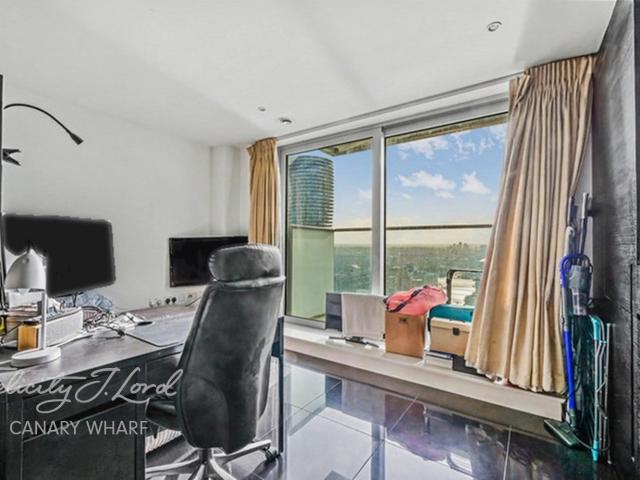 Apartment at Pan Peninsula Square, Greater London