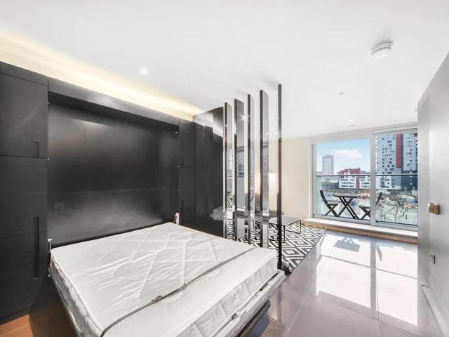 Apartment at Pan Peninsula Square, Greater London
