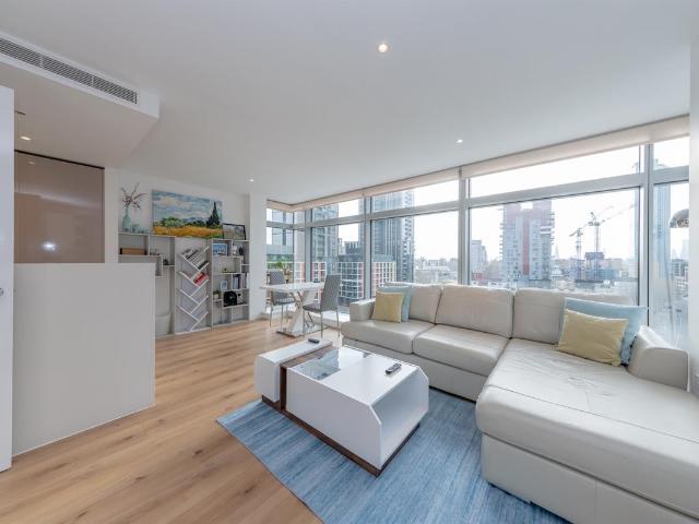 Apartment at Pan Peninsula Square, Greater London