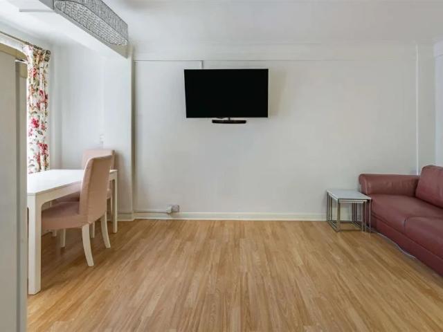 Apartment at Park West Place, City of Westminster