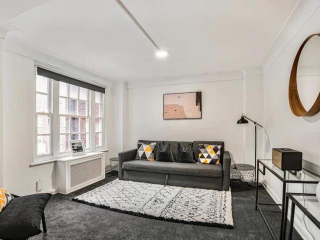 Apartment at Park West Place, City of Westminster