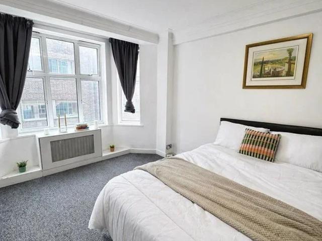 Apartment at Park West Place, City of Westminster