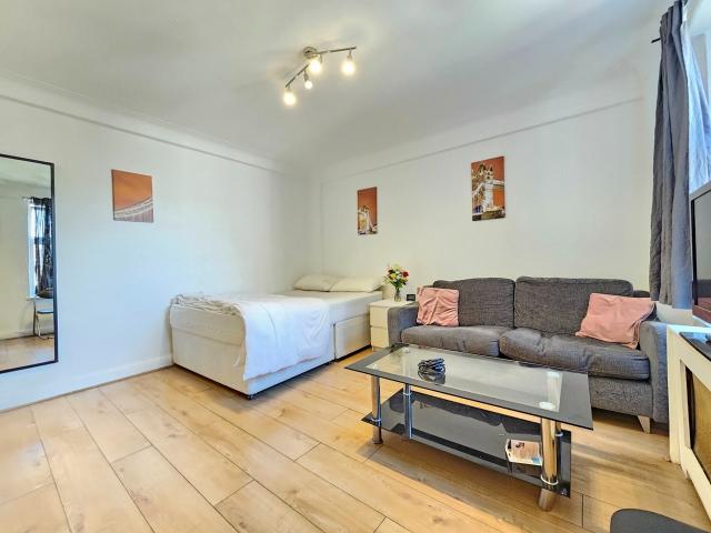 Apartment at Park West Place, City of Westminster