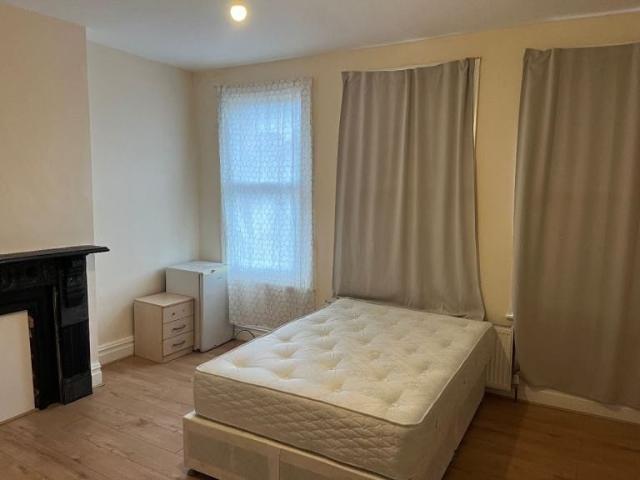Room at Park Avenue, Greater London